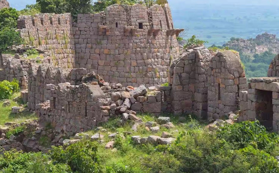 Wagingera Fort, Yadgir, Karnataka - Vushii.com